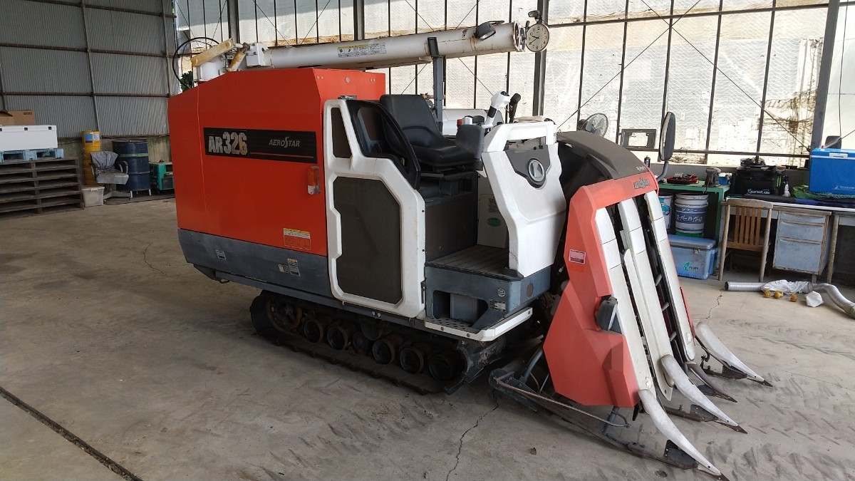 【やや傷や汚れあり】クボタ コンバイン（自脱型）AR326 3条刈りの落札情報詳細 - ヤフオク落札価格検索 オークフリー