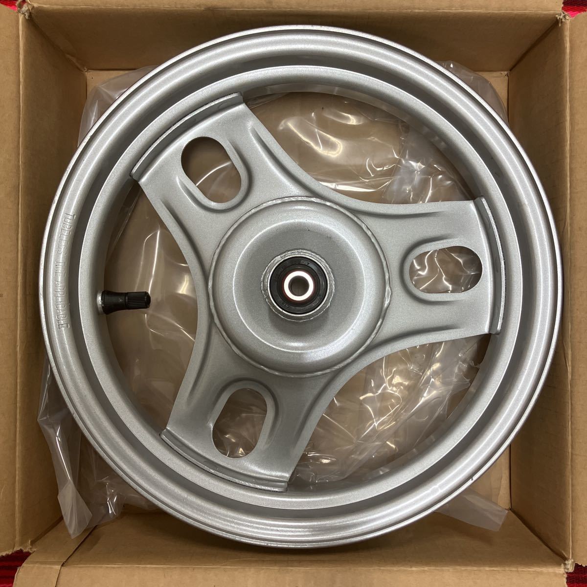 【未使用】ホンダ DIO フロントホイール 44650-GAH-305ZG N.T.Bの落札情報詳細 - ヤフオク落札価格検索 オークフリー