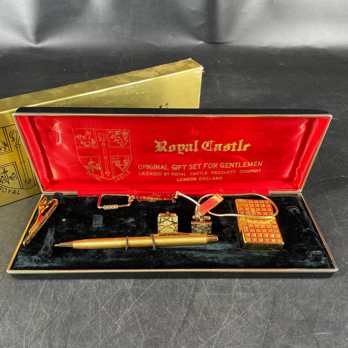 【傷や汚れあり】h8 Royal Castle ロイヤルキャッスル ギフトセット ウォレットチェーン ボールペン ライター カフス ネクタイ ...