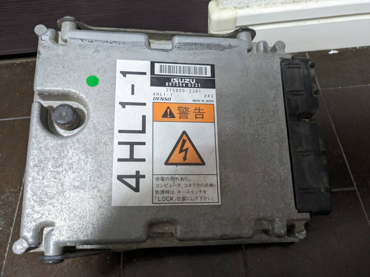 【やや傷や汚れあり】いすゞ エルフ KR-NKR81 エンジンコンピューター 4HL1 純正品番897354 0231 デンソー品番 ...