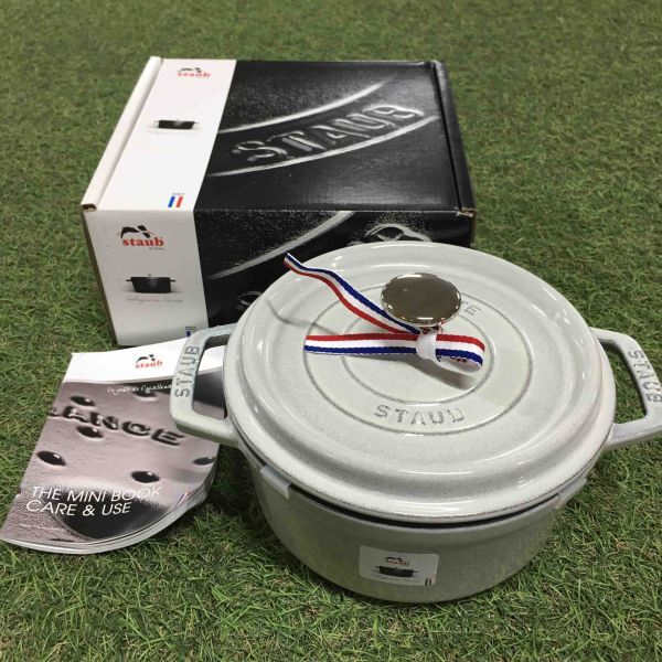 【未使用】GX2043 staub ストウブ COCOTTE RONDE 11018107 18CM-1.7L ホワイトトリュフ 鋳物 ホーロー 調理器具 箱傷汚れ有り 未使用 保管品 鍋の ...