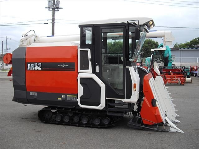 【目立った傷や汚れなし】★クボタ:コンバイン:4条刈:52馬力:デバイダー:グレンタンク:キャビン:619時間:結束機:自動水平:実働:栃木 ...