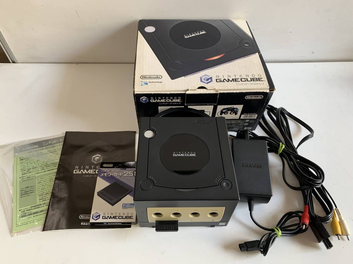 【やや傷や汚れあり】⑤u845 NINTENDO 任天堂 ニンテンドー GAMECUBE ゲームキューブ DOL-001(JPN) ブラック/黒 本体 アダプター 取扱説明書 箱付 通電OKの ...