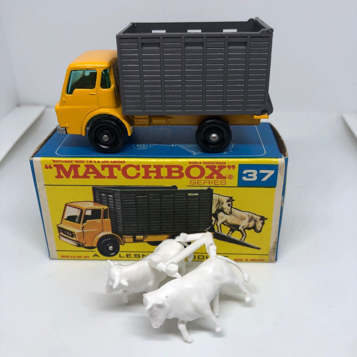 【目立った傷や汚れなし】MATCHBOX マッチボックス 蔵出し品 37 CATTLE TRUCK 家畜運搬車 当時物 絶版の落札情報詳細 ...