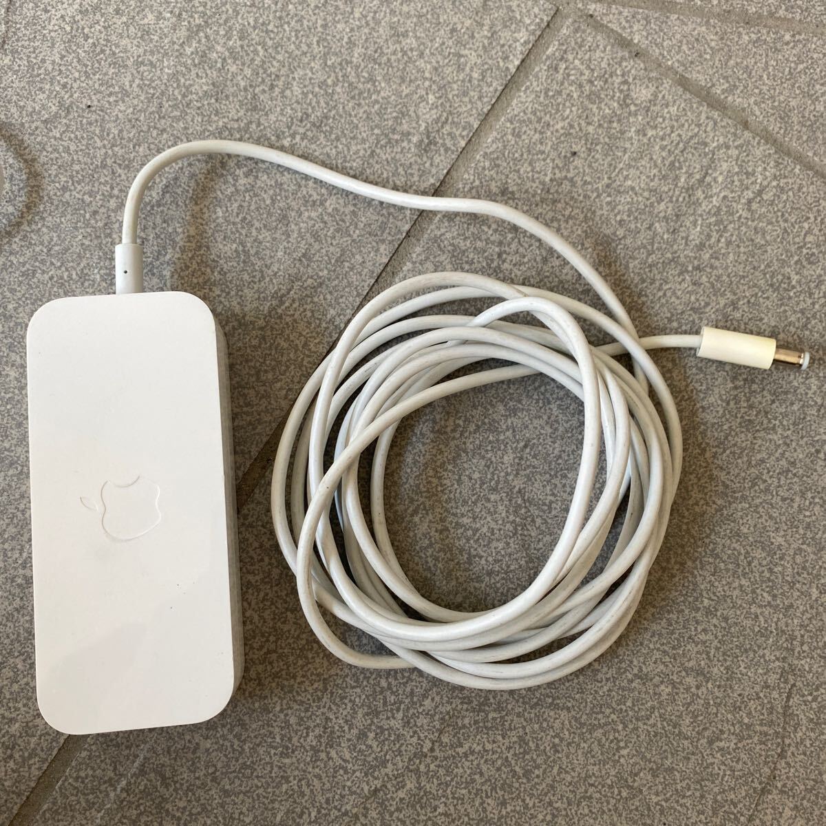 【傷や汚れあり】Apple 純正 ACアダプタ A1202 12V 1.8A 本体のみ 中古の落札情報詳細 - Yahoo!オークション落札 ...