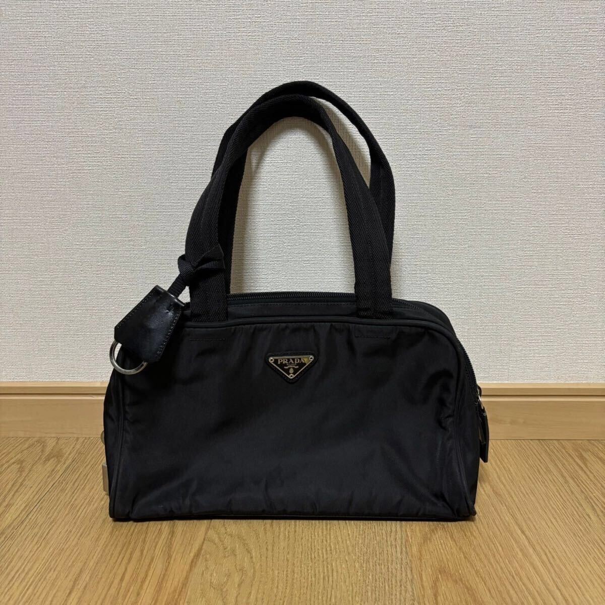 【やや傷や汚れあり】1円 PRADA プラダ トートバッグ ハンドバッグ ミニボストン ボーリングバッグ 三角プレート ブラック テスートナイロン ポコノ レディースの落札情報詳細 ...