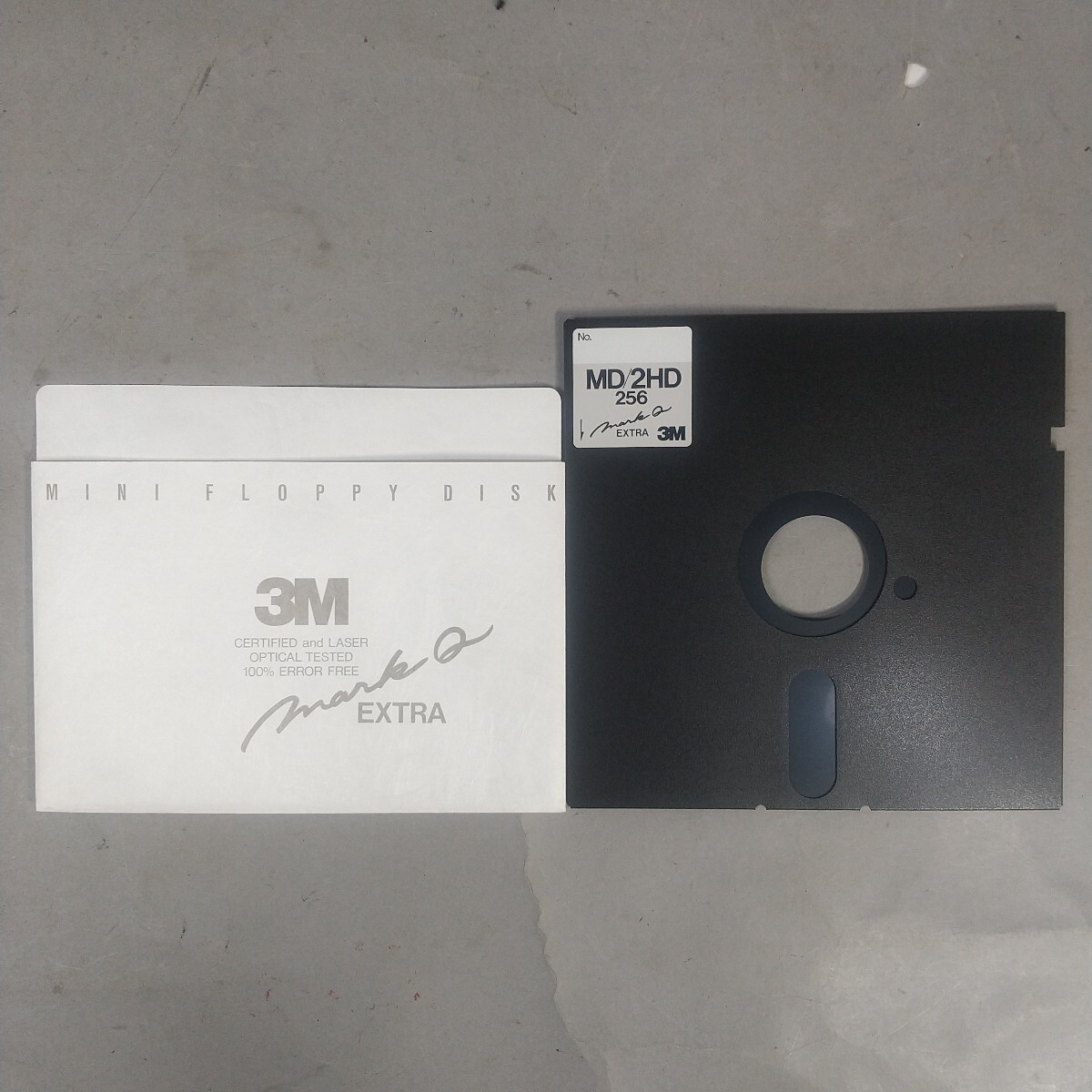 【やや傷や汚れあり】557同梱NG 使用済み 3M MD/2HD 2DD 256 5インチ フロッピーディスク まとめて セット 引き出し 収納ケース付 未確認 ジャンク 現状 当時物の落札 ...