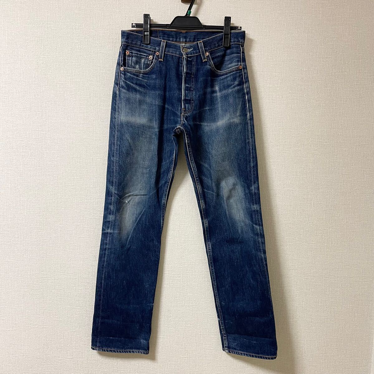 【やや傷や汚れあり】01年製 levis リーバイス 501XX W30 デニム 古着 vintage ヴィンテージ ビンテージ ジーンズ パンツ オールド ジーンズ USA製 アメリカ製の ...
