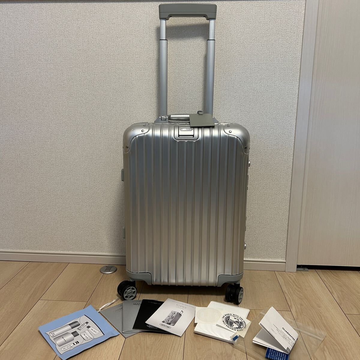 【目立った傷や汚れなし】美品 RIMOWA リモワ TOPAZ キャリーケース 32L 4輪の落札情報詳細 - Yahoo!オークション落札価格検索 オークフリー