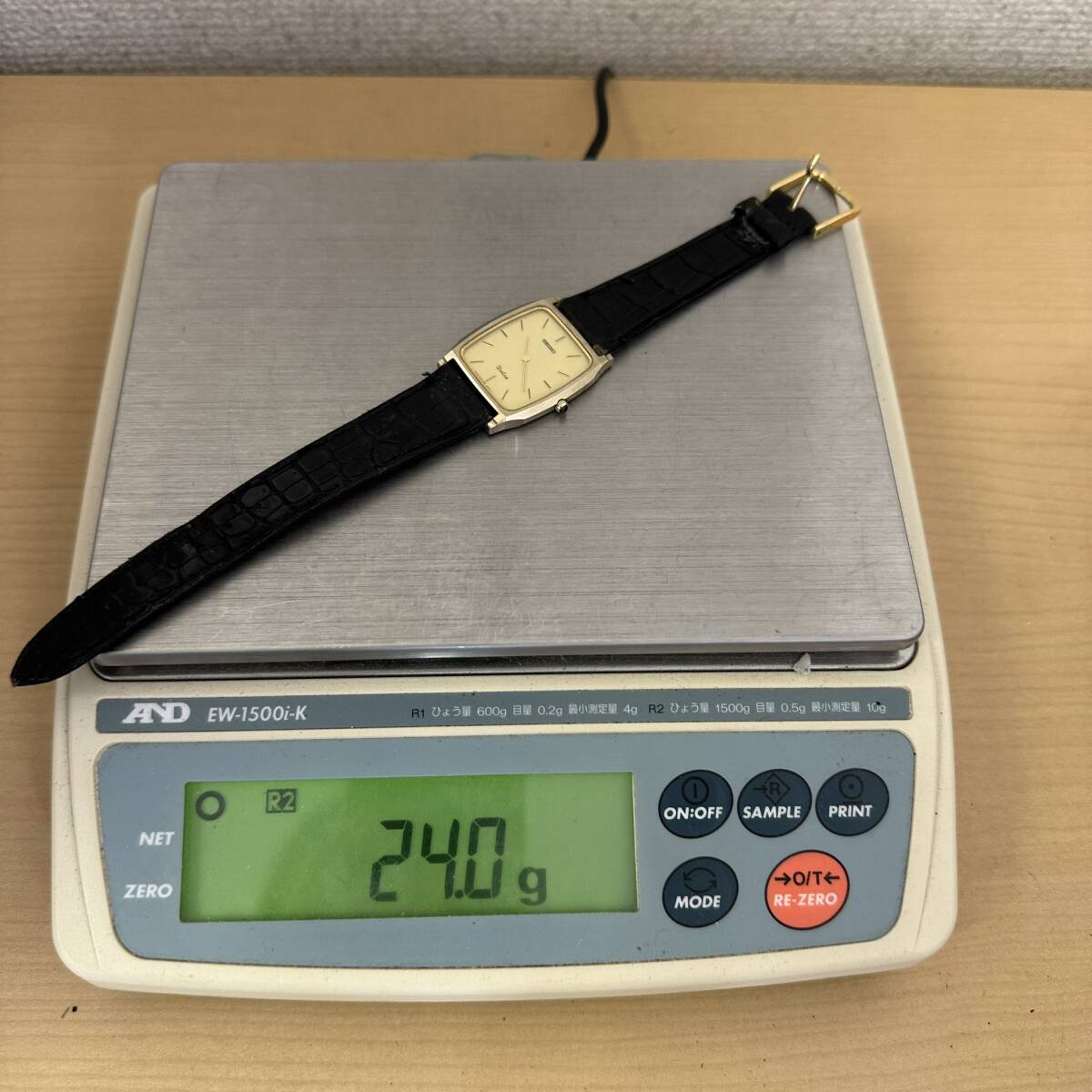 【傷や汚れあり】【TG0317】セイコー SEIKO ドルチェ Dolce 腕時計 9530-5030クオーツ ゴールドカラー ベルト黒 付属品無 不動品 約24g 裏面刻印ありの落札情報詳細 ...