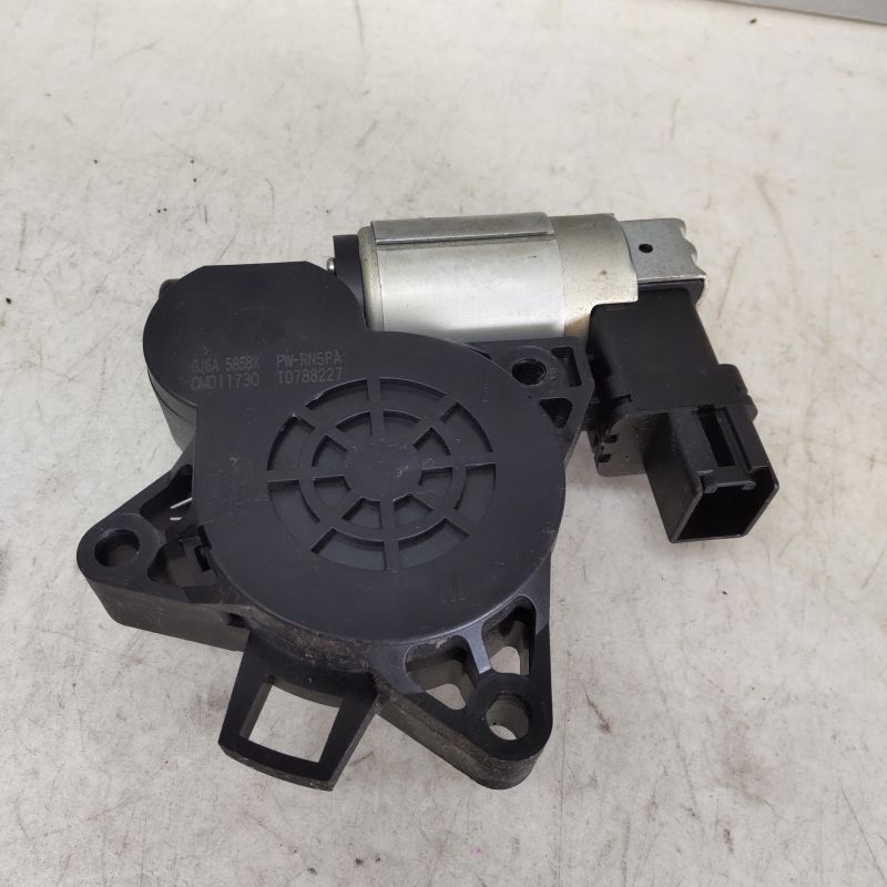 【傷や汚れあり】LY3P MPV 純正 左リアレギュレーター 1A5－4－1/25E5865*同梱不可の落札情報詳細 - Yahoo!オークション落札価格検索 オークフリー