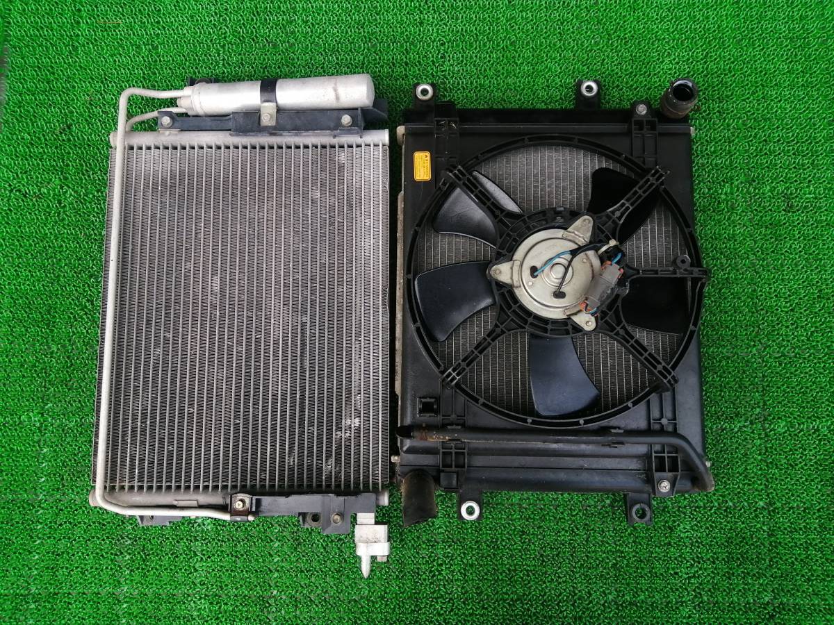 【やや傷や汚れあり】ミニキャブ U61V U62V U61T タウンボックス U61W クリッパーバン U71V U72V 純正 ラジエーター 電動ファン コンデンサー セット ラジエターの ...