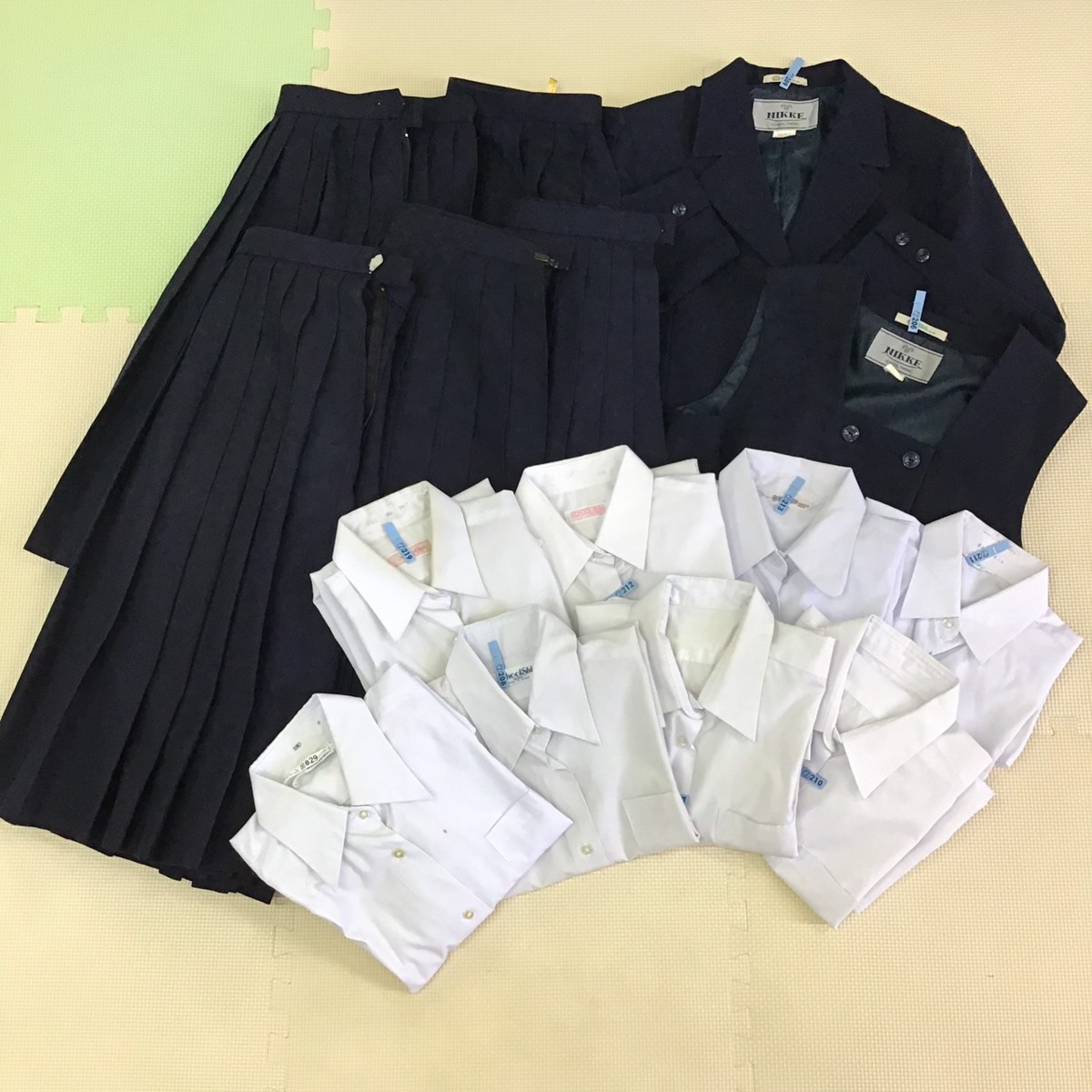 201 (中古) 学生服 16枚セット /155A/160A/W63/W69/W72/白/半袖/長袖/ブレザー/ベスト/ブラウス/スカート/NIKKE/TOMBOW/制服/中学校の落札情報詳細 ...