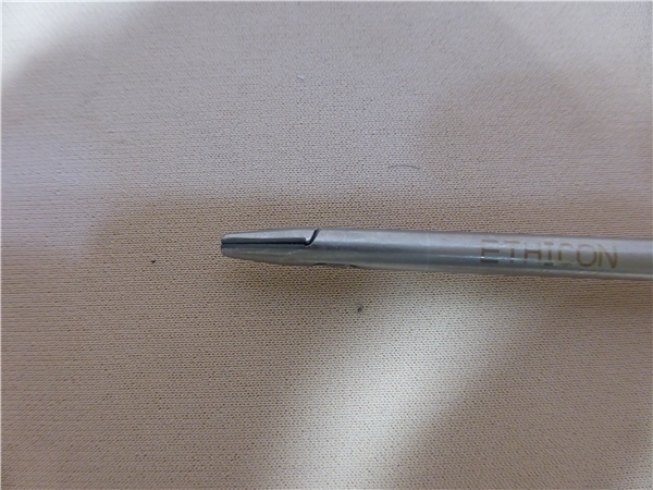 ETHICON エンドパス 内視鏡手術用 持針器 E705R ストレートタイプ及び針角度自動修正機能付タイプの落札情報詳細 - Yahoo ...