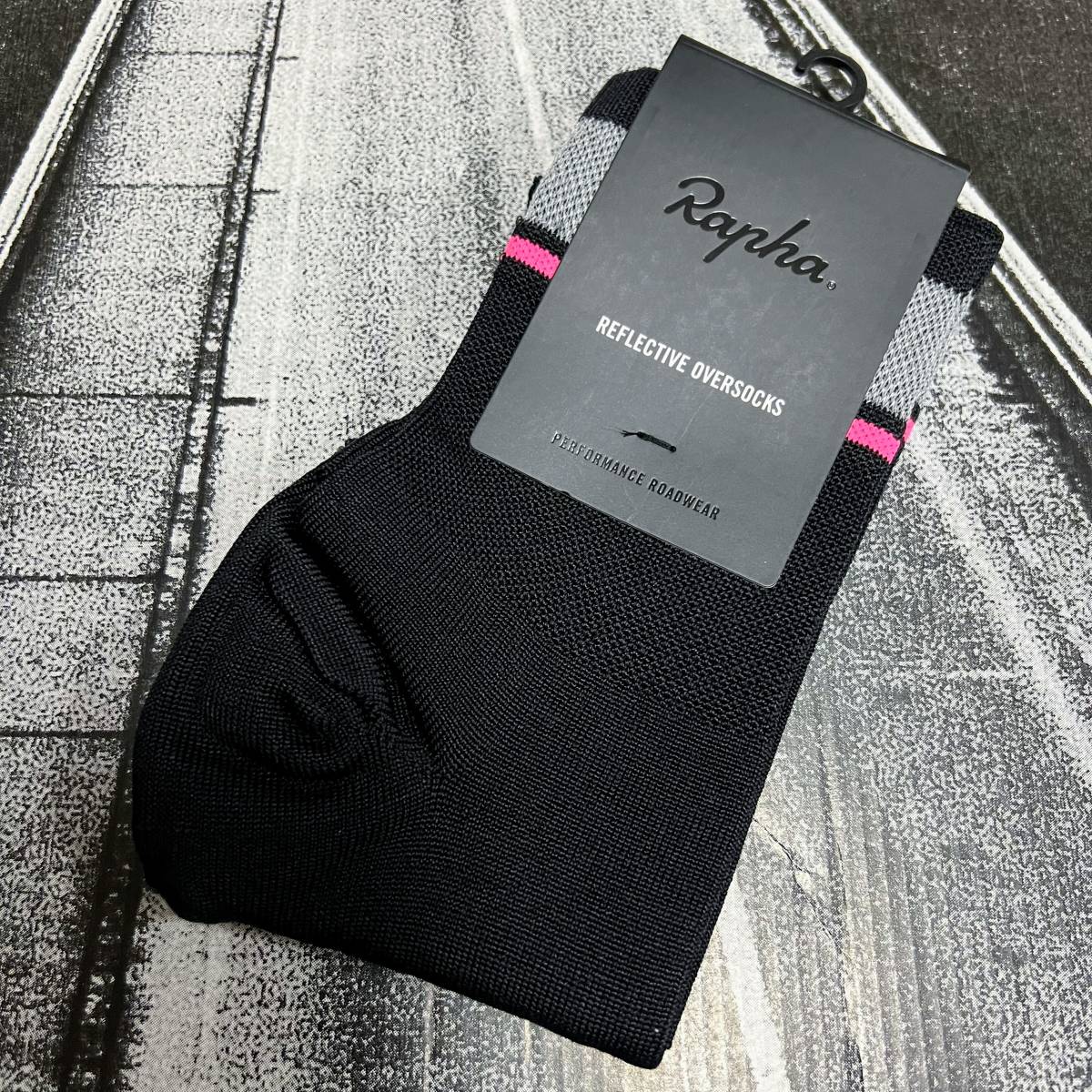 【未使用】新品 Rapha Reflective Oversocks Mサイズ（JP 25-26cm）ブラック/ピンク ラファ リフレクティブ オーバーソックス 反射 シューズカバー の落札 ...