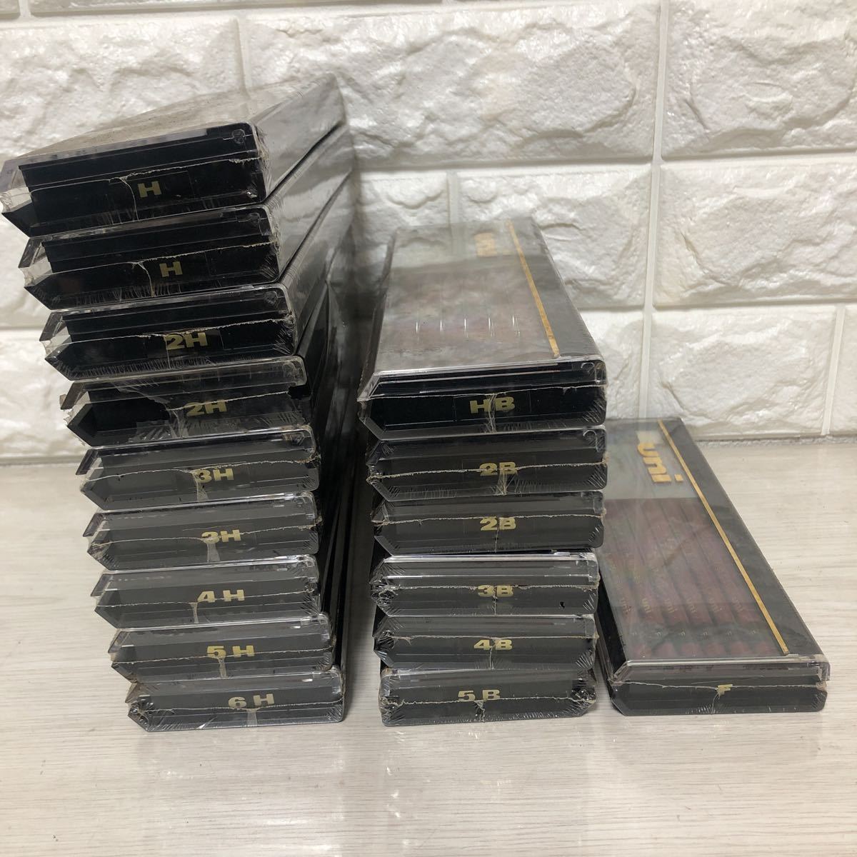 【目立った傷や汚れなし】UNI 三菱鉛筆 当時物 3H×2.2H×2.H×2.2B×2.5H×1.4H×1.3B×1.4B×1.6H×1.5B×1.F×1.HB×1.ダース、計16ダースの落札 ...