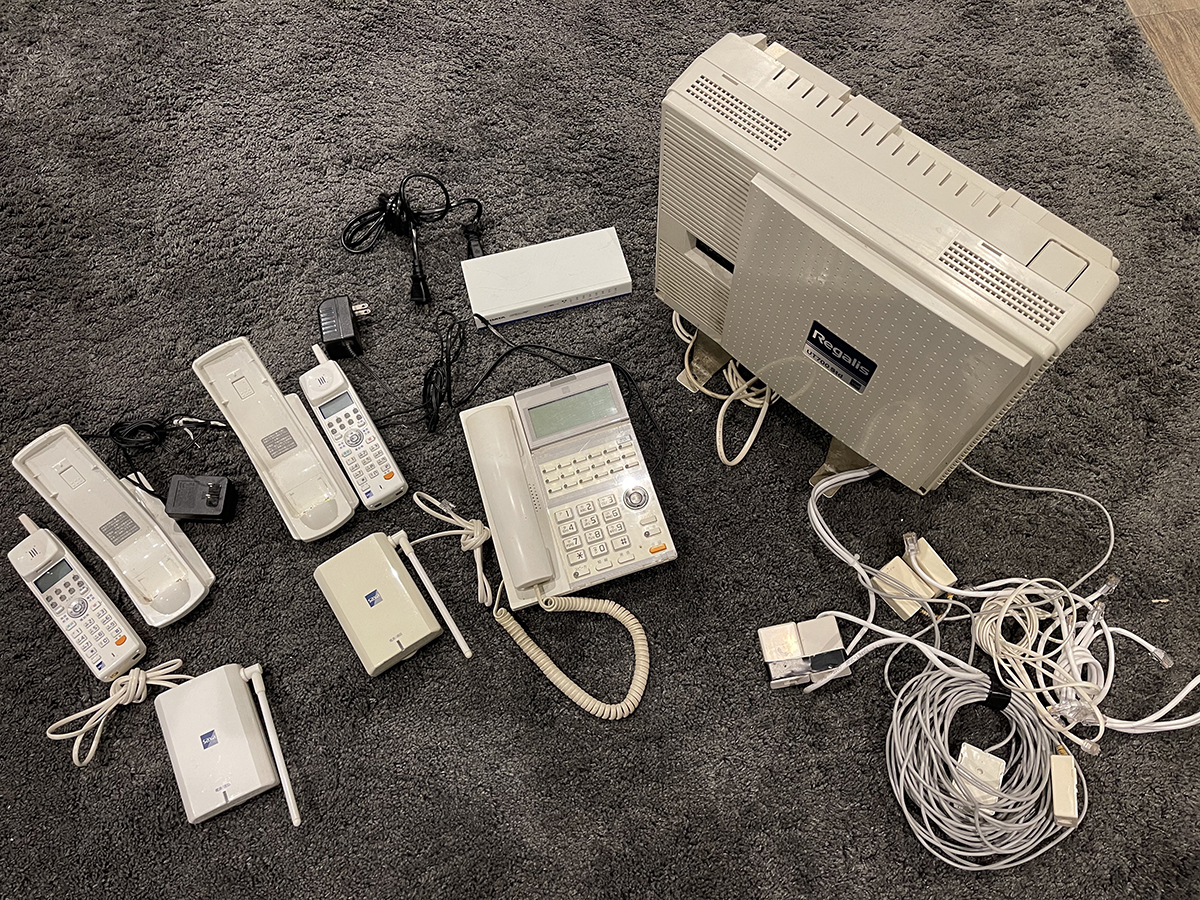 【やや傷や汚れあり】ビジネスフォン サクサ Regalis UT700STD 固定1台 ワイヤレス2台 の落札情報詳細| ヤフオク落札価格情報 オークフリー