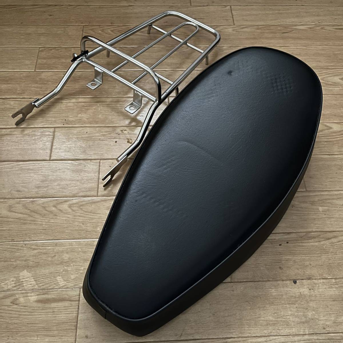 【傷や汚れあり】中古 東京堂 カブ90 53シート（ヒンジ付き） + リヤキャリア（ヘッドライト形状 角目） の落札情報詳細| ヤフオク落札 ...