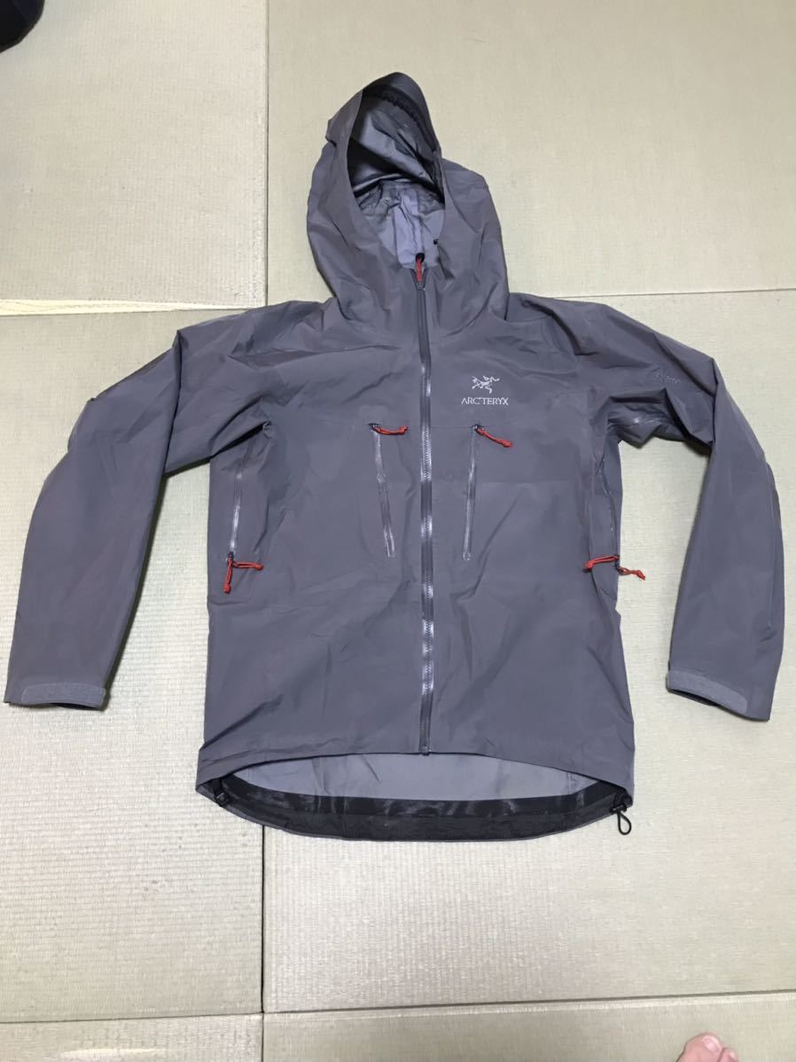 【傷や汚れあり】劣化あり Arcteryx alpha lt アークテリクス アルファLT サイズM グレー×レッド カナダ製 ゴアテックス ...