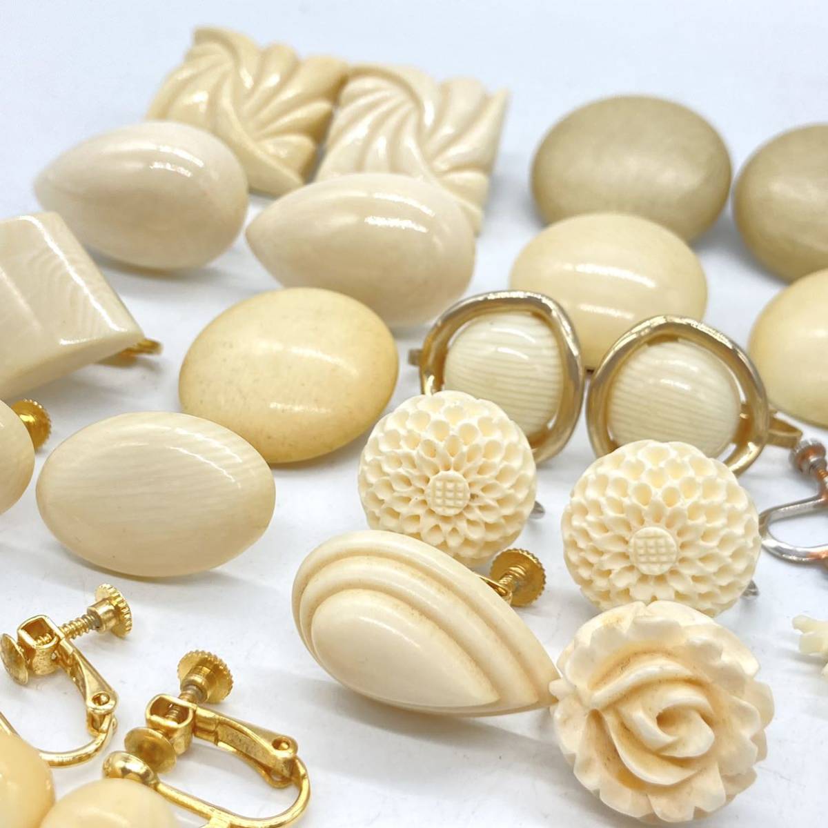 【傷や汚れあり】 イヤリングおまとめ 重量約112g アイボリーivory Ivory earring 彫刻 アクセサリー 耳飾り ピアス ...
