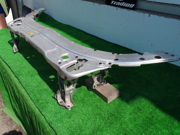 【傷や汚れあり】L1366vc ベンツ純正 Cクラス W205/S205 ラジエーターコアサポート ロックキャリア A2056203201 ...