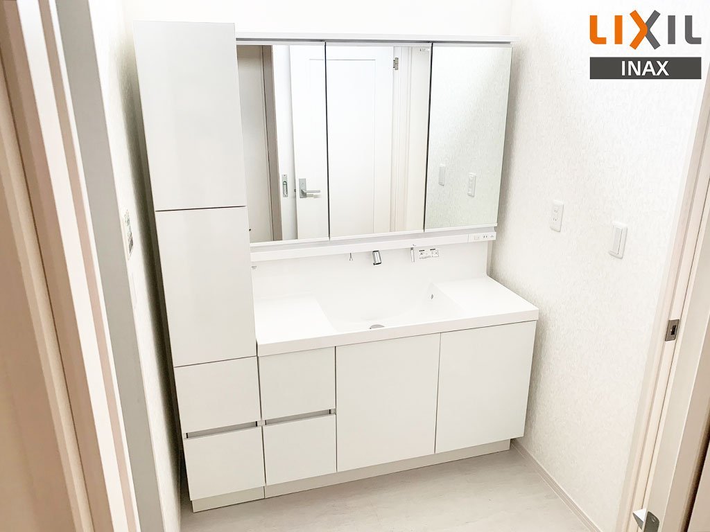 【未使用に近い】P4979【モデルルーム展示未使用品】LIXIL/リクシル 高級洗面化粧台/サニタリーチェスト VJHT-1205SY/YS2H/MVJ1-1203TXJU-G/三面鏡 ...