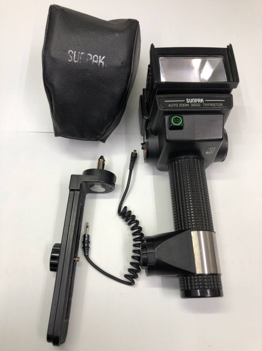【やや傷や汚れあり】SUNPAK AUTO ZOOM 3600 THYRISTOR ストロボ カメラフラッシュ 通電確認済み テストフラッシュのみ確認済み 動作未確認 24031501の落札 ...