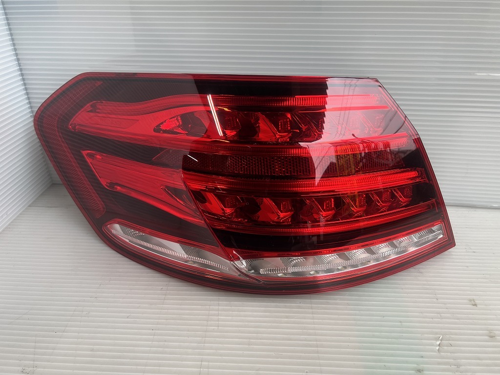 【やや傷や汚れあり】 メルセデスベンツ 純正 Eクラス セダン W212 後期 LED テール 左側 テールランプ テールライト ...