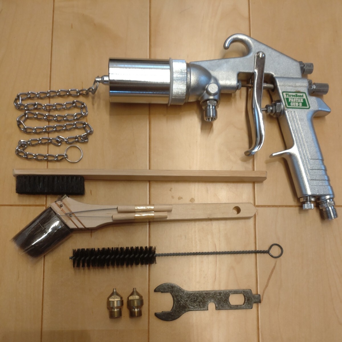 【未使用に近い】保管品 ThreeBond PASTAR GUN-B スリーボンド パスターガン B シャーシ 塗装 自動車整備 ガレージ ...