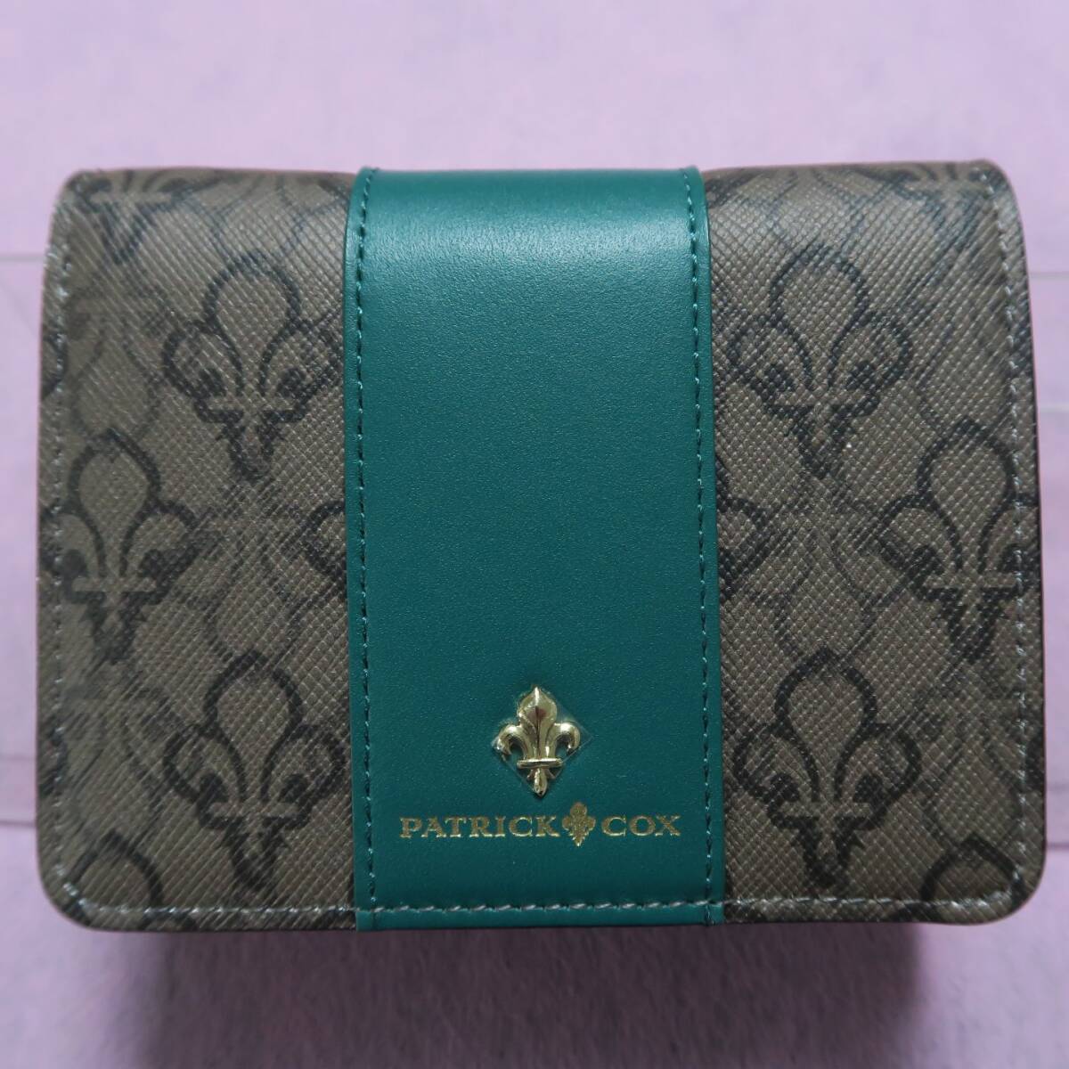 【未使用】H027 未使用品 PATRICK COX パトリックコックス グリーン色系 本革 レディース 二つ折り財布 11000円の落札情報詳細 - Yahoo!オークション落札価格検索 ...