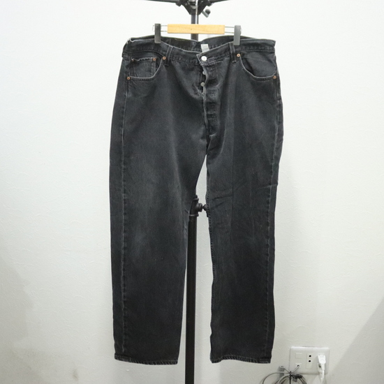 【やや傷や汚れあり】X953 2001年製ビンテージ リーバイス Levis 501 デニムパンツ 00s 表記42インチ 黒 ブラック ジーパン ジーンズ アメカジ ストリート 古着の落札 ...
