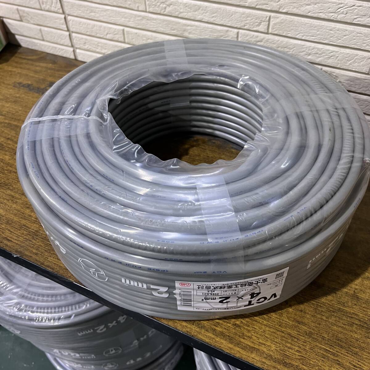 【未使用】VCT 4 x 2SQ ビニルキャブタイヤケーブル 灰色 100m巻の落札情報詳細 - Yahoo!オークション落札価格検索 オークフリー