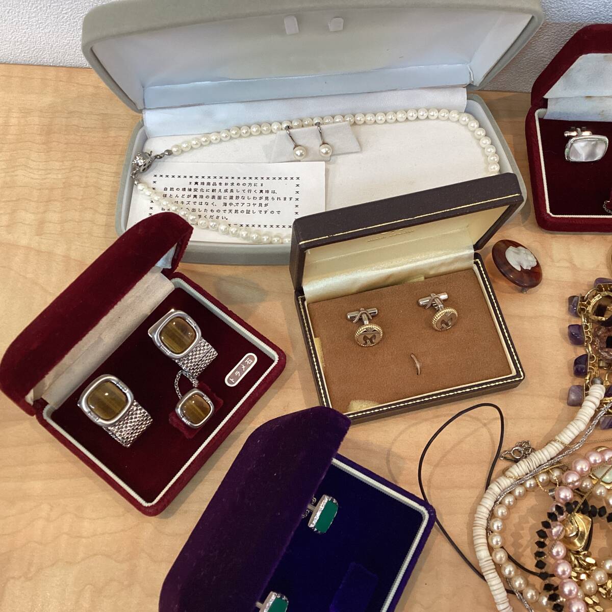 【傷や汚れあり】6398A メッキおまとめ アクセサリー ネックレス ブレスレット リング ピアス イヤリング 金杯 石系 タイピン 大量 ...