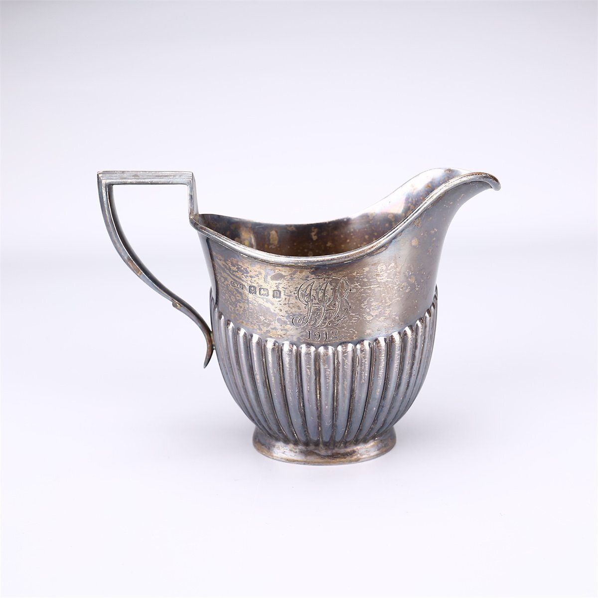 【やや傷や汚れあり】【吉】GB549 イギリスアンティーク 【純銀製】 ホールマーク ミルクポット 重146g／本物保証！の落札情報詳細 - Yahoo!オークション落札価格検索 オークフリー