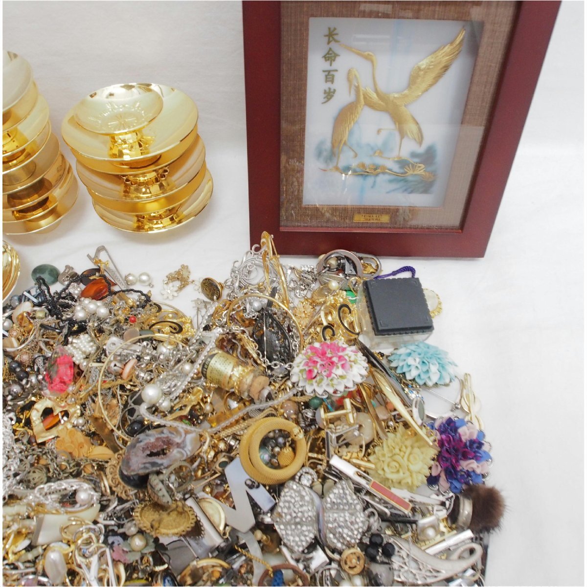 【全体的に状態が悪い】【アクセサリー約9kg大量まとめセット/ジャンク】ネックレス/ブレスレット/イヤリング/金杯/銀杯/記念メダル他 K24GP他【78】の落札情報詳細 - Yahoo ...