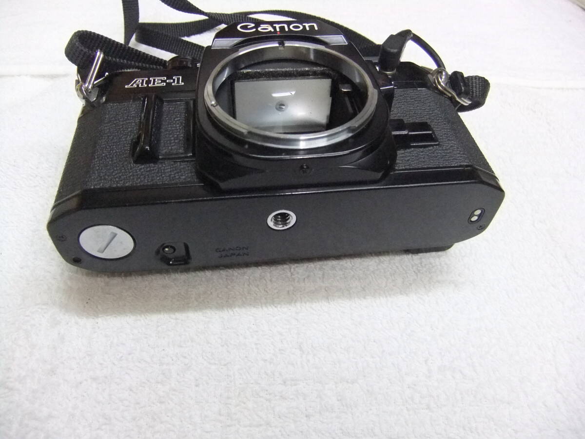 【傷や汚れあり】く79P 1976年発売 Canon キャノン AE-1 ブラック ボディ + DATA BACK A付 動作未確認の落札情報詳細 - Yahoo!オークション落札価格検索 ...
