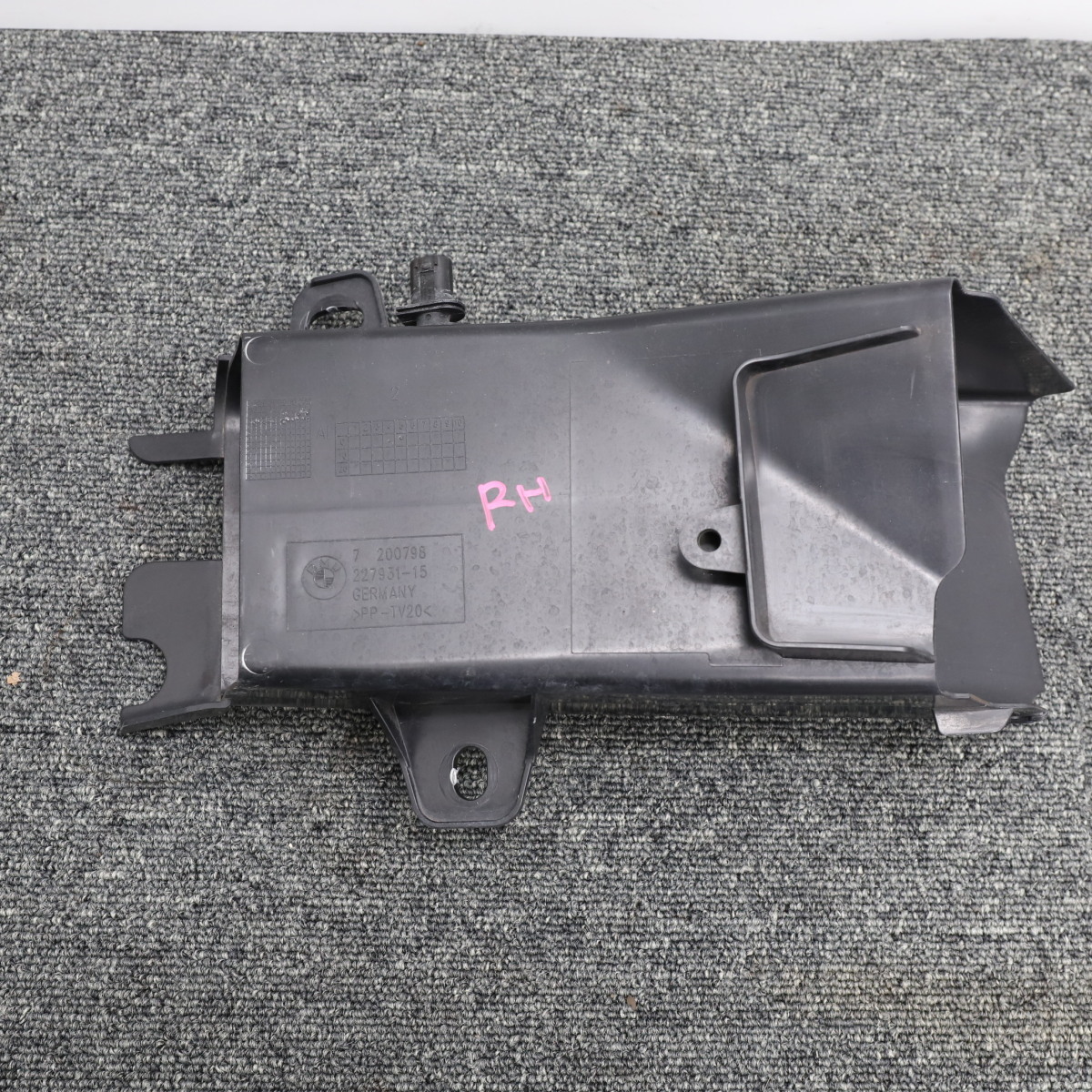 【やや傷や汚れあり】[B-13]BMW F10 523i 前期 FP25 右 ブレーキエアガイド 51747200798 F11 中古の落札 ...