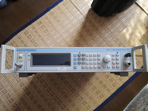 【傷や汚れあり】ジャンク品 MARCONI INSTRUMENTS 2.4GHz Signal generator 2024 測定コード ...