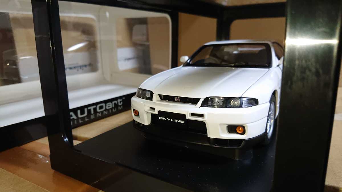 【傷や汚れあり】1/18 AUTOART オートアート NISSAN SKYLINE GT-R R33 BCNR33 V-spec WHITE ...