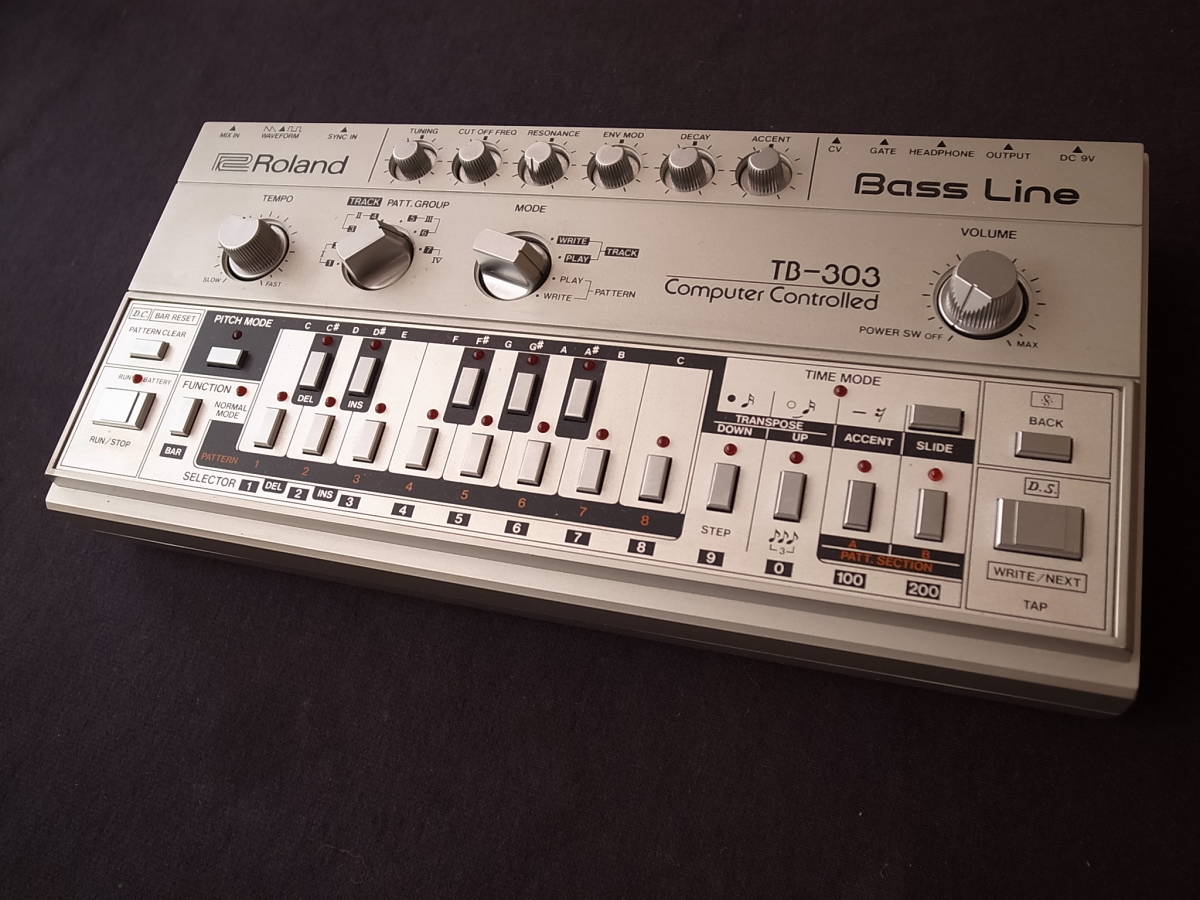 【やや傷や汚れあり】TB-303 Bass Line Roland ローランド ベースライン 元箱 カバー 付き ビンテージシンセサイザー ...
