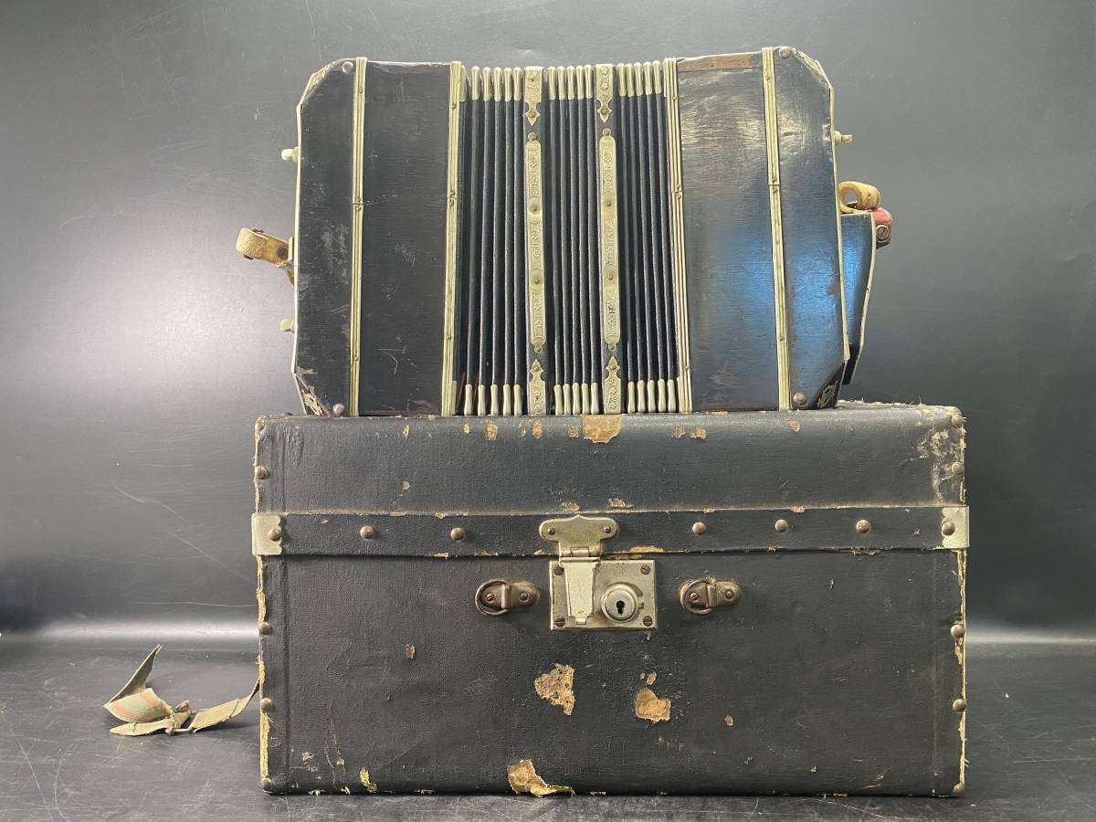 【やや傷や汚れあり】10＃E/X2958 バンドネオン bandoneon プレミア premier 螺鈿細工 アンティーク ケース付きの落札 ...