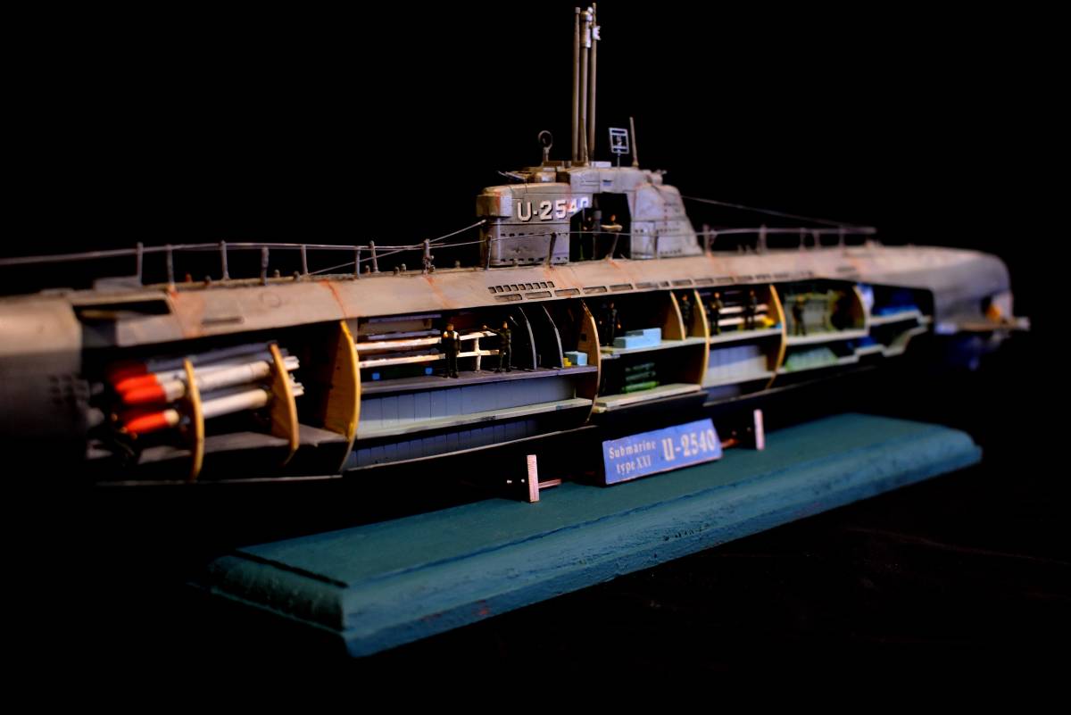 【目立った傷や汚れなし】☆ドイツ Uボート 1/144潜水艦U2540 カットモデル完成品 レベル社☆Revell 1/144 GERMAN SUBMARINE TYPE XXI U 2540 ...