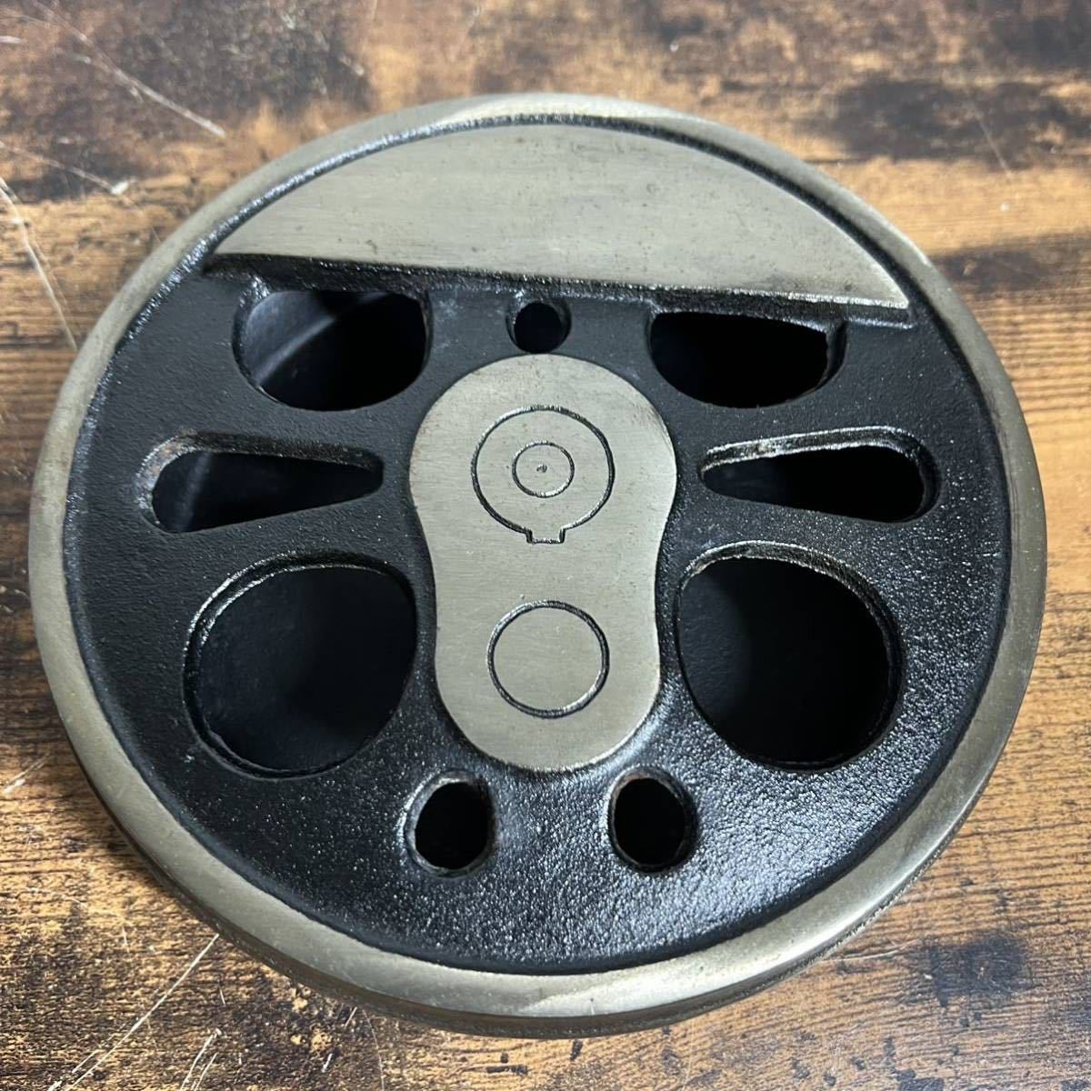 【やや傷や汚れあり】☆イクチ 動輪灰皿 (大) 鉄道車両レリーフ 国鉄 灰皿 動輪型 鉄製品 直径17cm 高さ5cm 重さ1637g☆の落札 ...