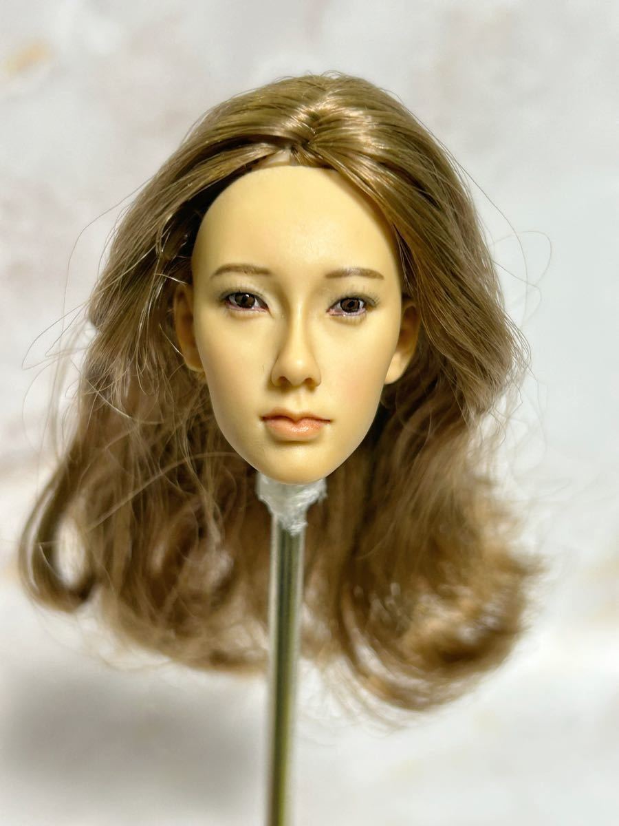 【傷や汚れあり】⑤ TBLeague/Phicen ヘッドパーツ 女性フィギュア用 1/6スケールヘッド カスタム アジア 茶髪 カール 難 ...