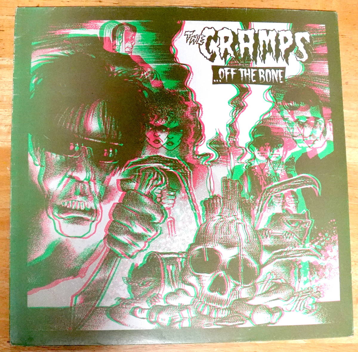 【やや傷や汚れあり】1984年 THE CRAMPS / ...OFF THE BONE ILLEGAL RECORDS ILP012 試聴済み の落札情報詳細 - ヤフオク落札価格検索 オークフリー