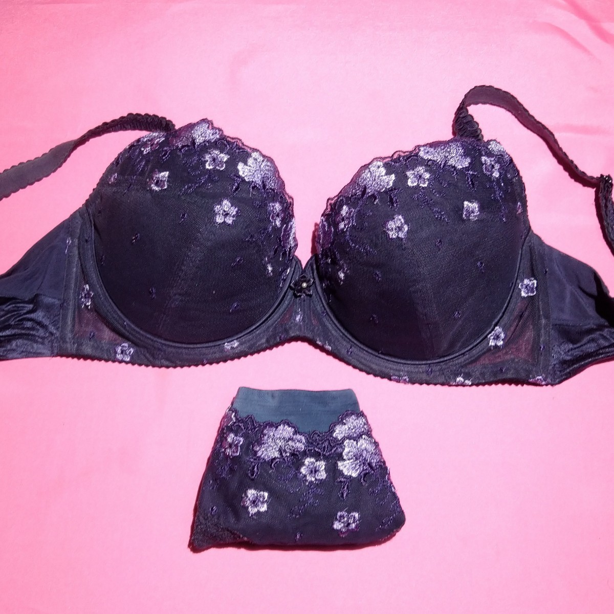 【未使用】*★1693★*Triumph/E75M/超美巨乳*★清楚なお姉さん～若妻系*☆ブラ(脇高)&フルバックパンティ 1枚 匿名発送 D形++の落札情報詳細 - ヤフオク落札価格検索 ...