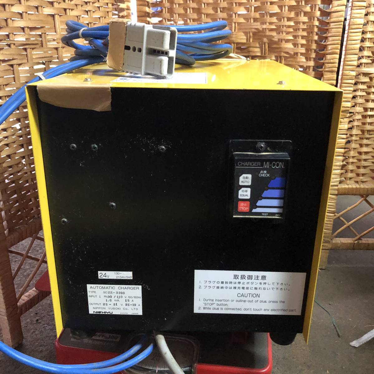 【やや傷や汚れあり】YU-2089ニチユ フォークリフト バッテリー充電器 SC111-320B AUTOMATIC CHARGER 24V Ph.90/11・0V 動作OK 宮崎 鹿児島の ...