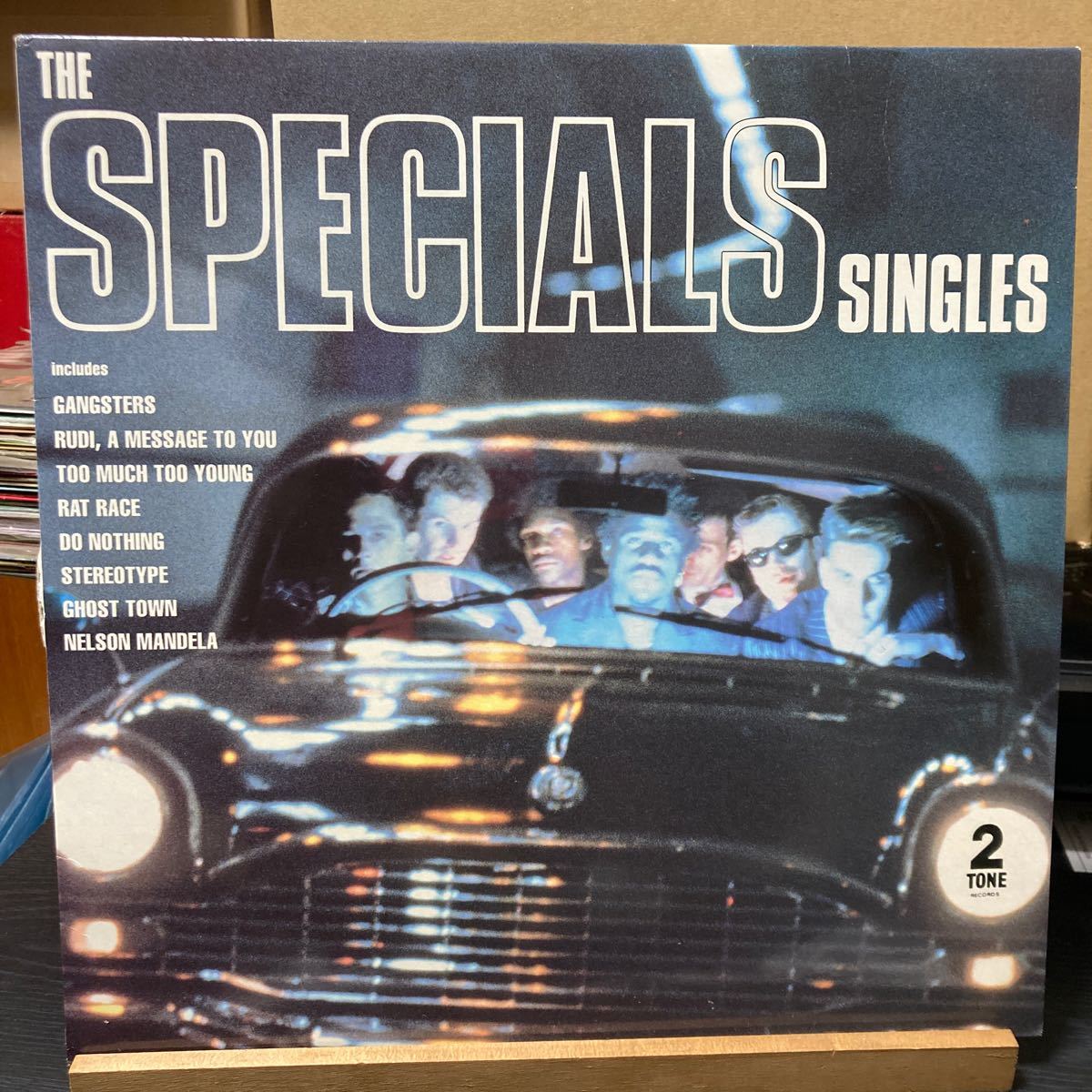 【やや傷や汚れあり】The Specials【Singles】Two-Tone Records CHRTT5010 LP ROCK SKAの落札情報詳細 - Yahoo!オークション落札価格 ...