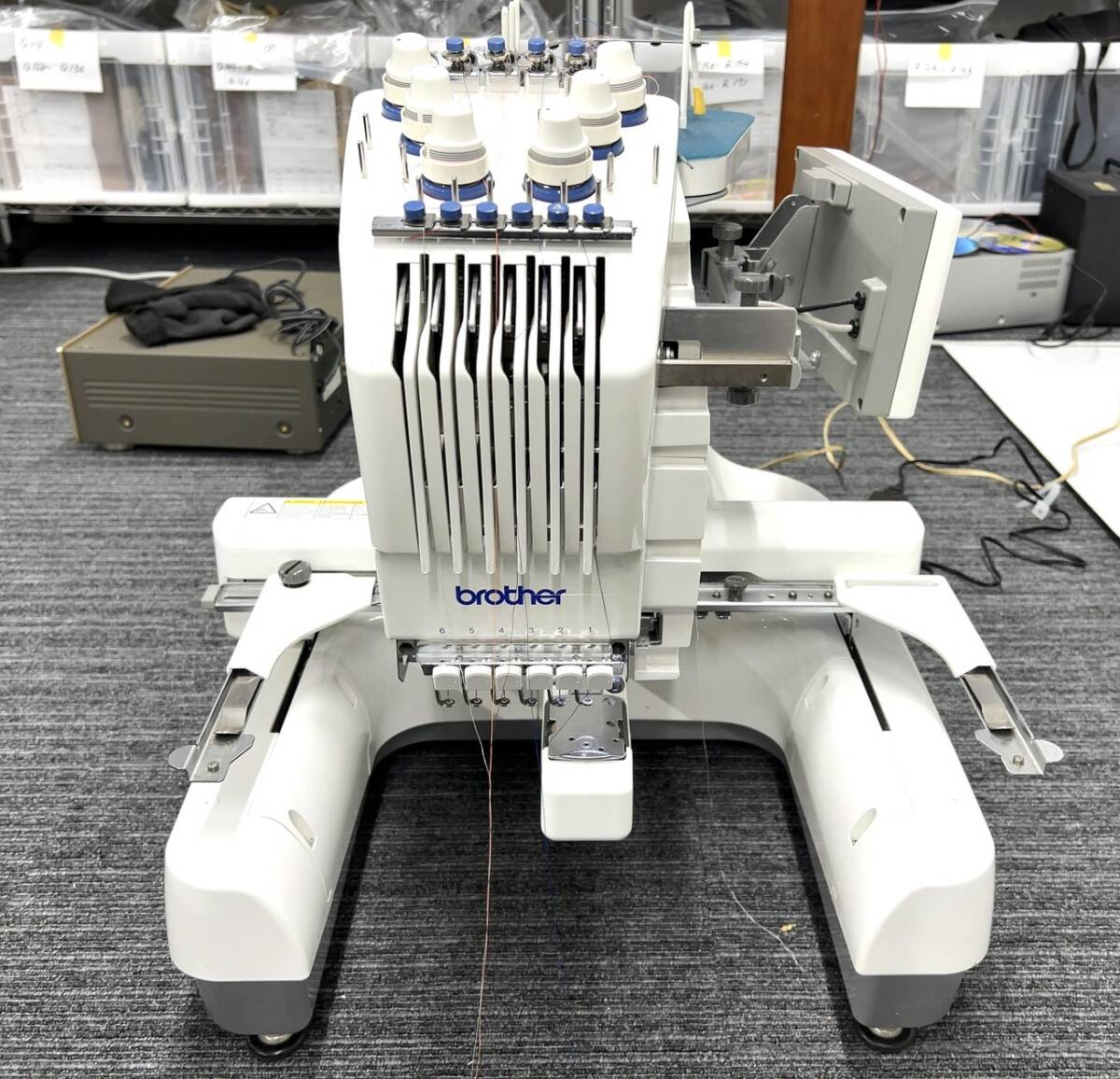 【傷や汚れあり】M106-W14-163 引取推奨 brother ブラザー 業務用 刺しゅう ミシン PR-620/PRT04 総重量約通電 ...