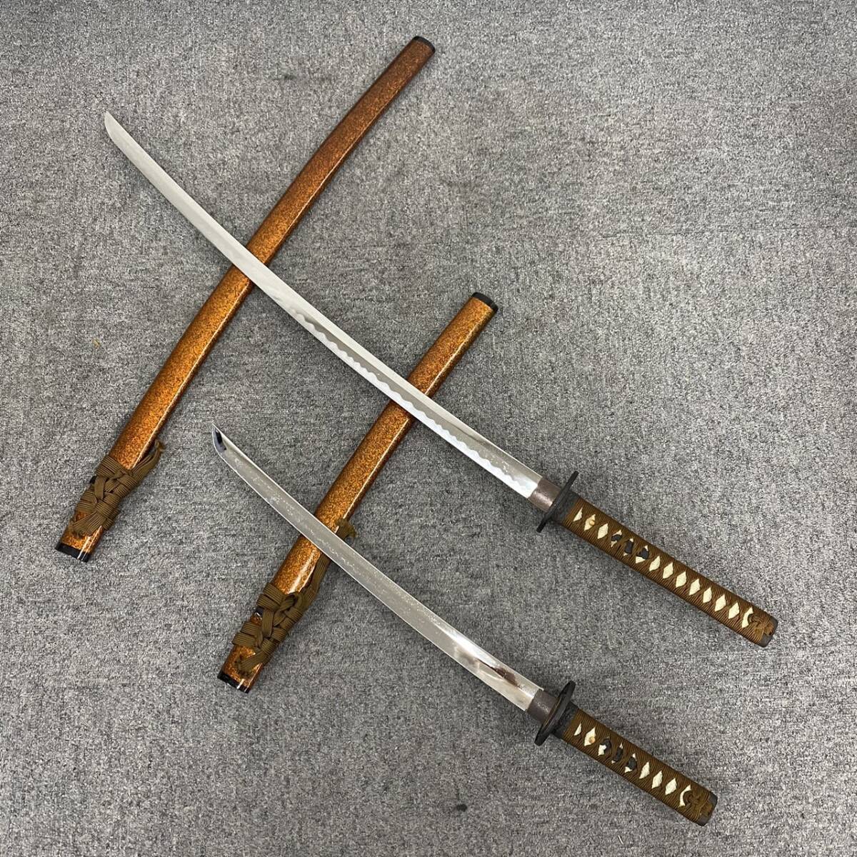 【傷や汚れあり】M218-M1-2492 模造刀 2点セット 本体 鞘付き 全長約66～99㎝ 刀約45～78㎝ 日本刀 武具 刀剣 太刀 小道具 時代劇 芝居 コレクション ②の落札情報詳細 ...
